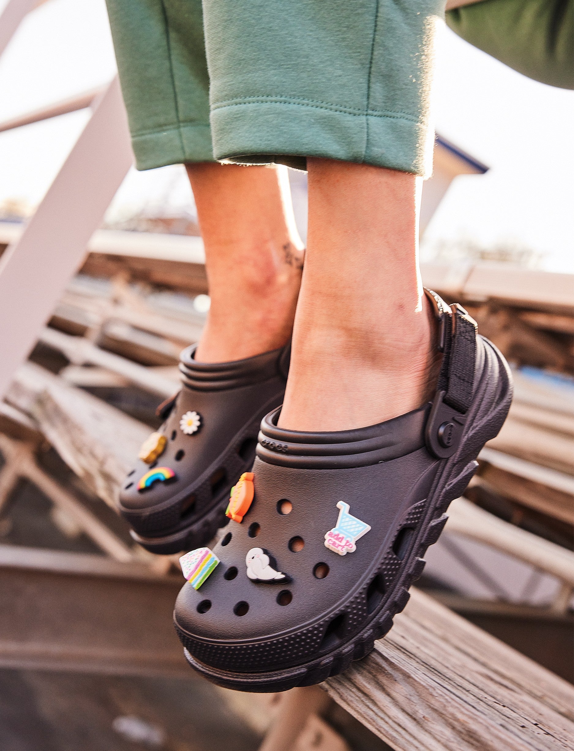 Crocs Duet Max II Clog - כפכפי קרוקס קלוג מעוצבות בסטריט-סטייל בצבע שח ...