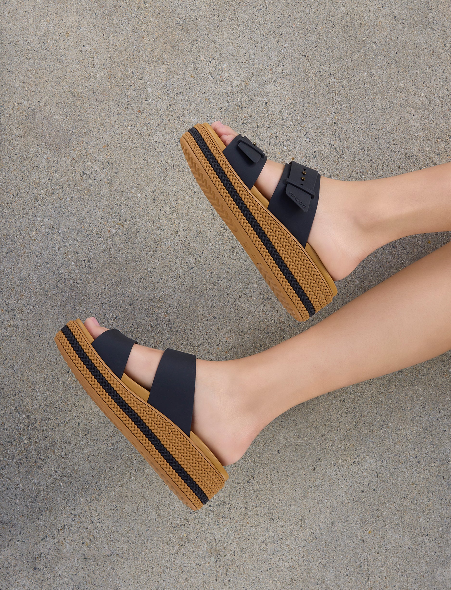 Crocs Brooklyn Woven Buckle - כפכפי פלטפורמה קרוקס לנשים עם סוליה קלוע ...